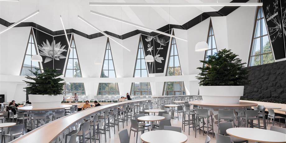 Transformation impressionnante pour la cafétéria du Cégep Marie-Victorin - Index-Design.ca